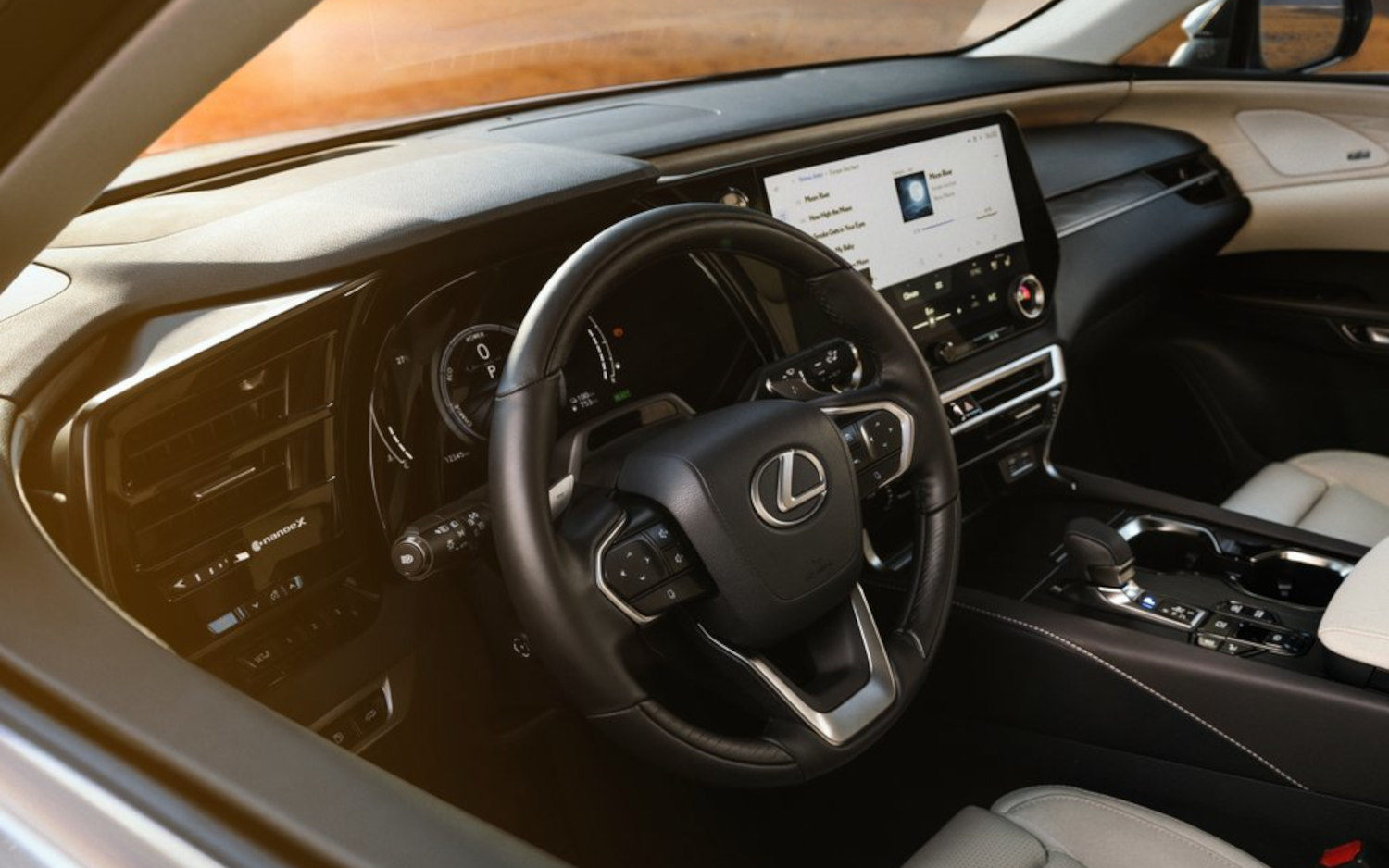 Lexus RX 450h+ 2023 | SUV Drive